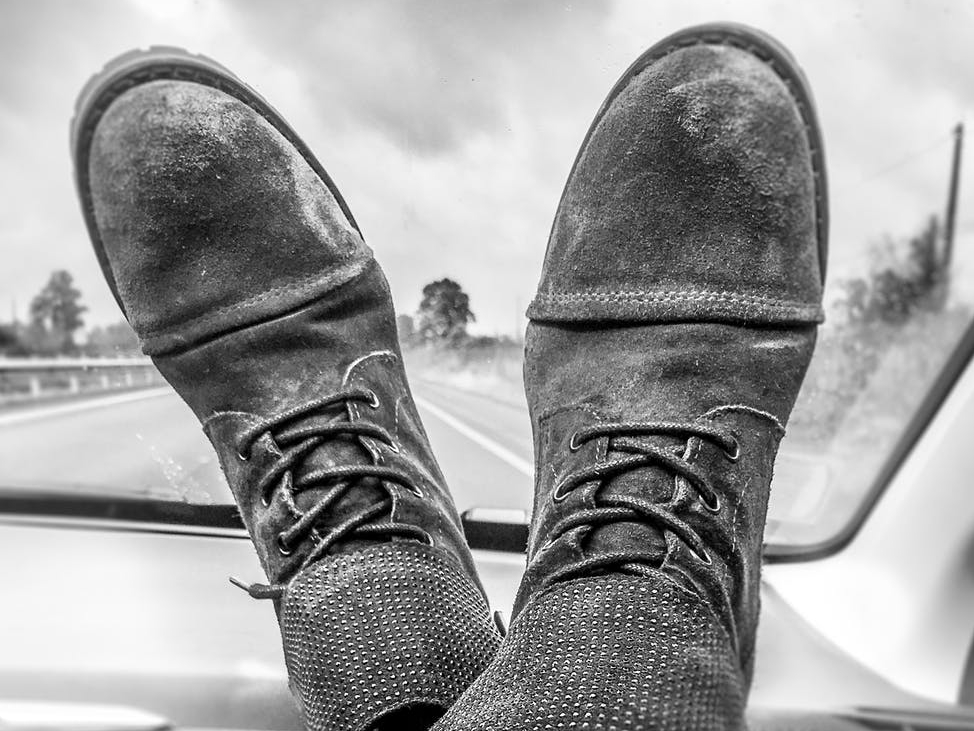 SHAKE THE DUST OFF – The Few